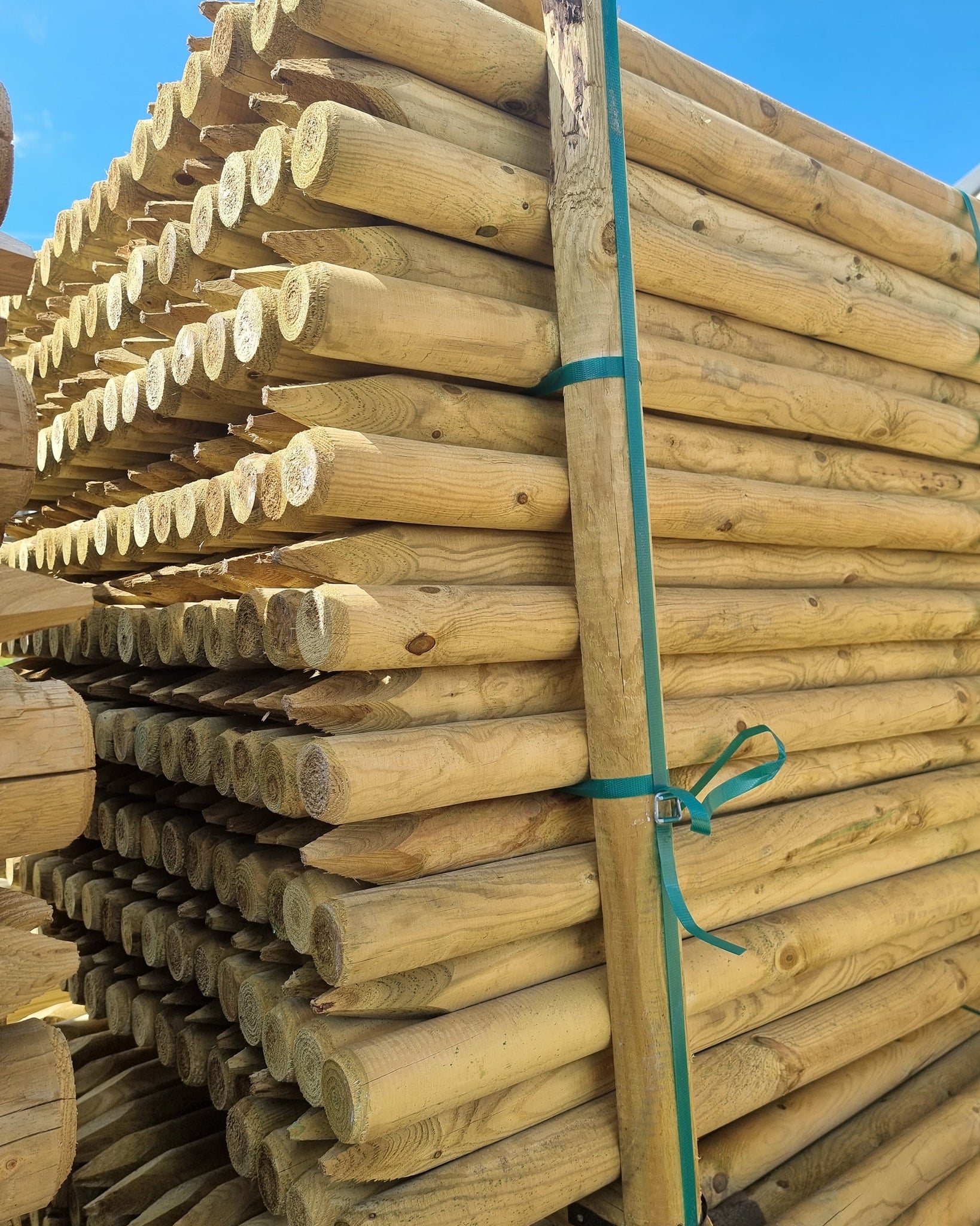 Round Posts & Rails – Frankham & Sons Ltd